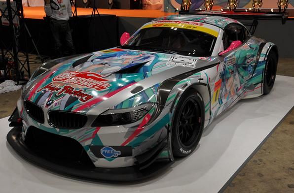 Hatsune Miku Gets Two Racing Cars, Race Queen Look