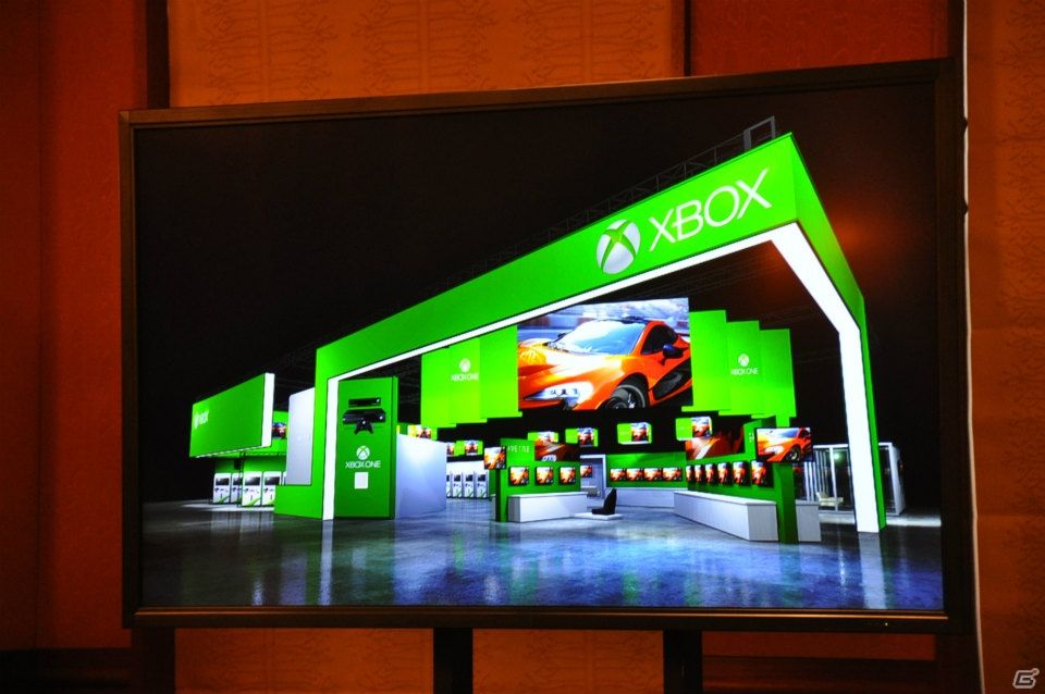 Check Out 23 Pictures of the First Production Xbox One, the UI, and ...