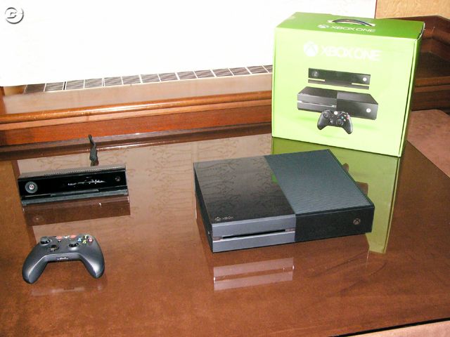 Check Out 23 Pictures of the First Production Xbox One, the UI, and ...