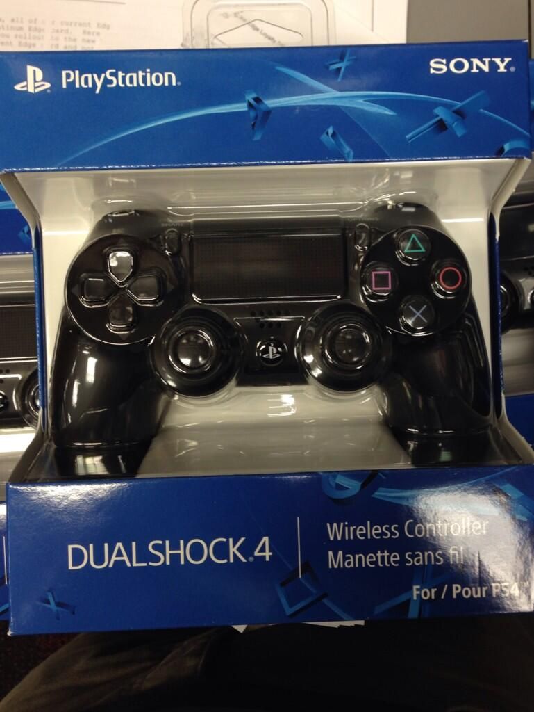 First Pictures of Actual Boxed DualShock 4 PS4 Controllers Show that ...