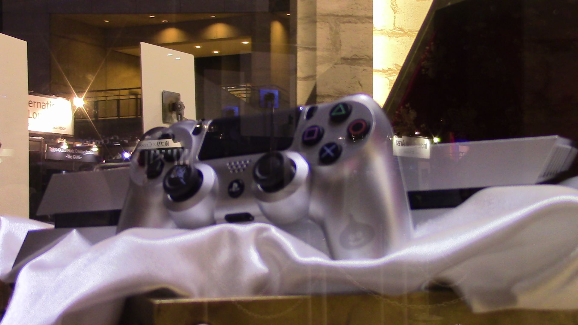 Check Out the Limited Editon Silver PS4 In The Flesh From All Angles ...