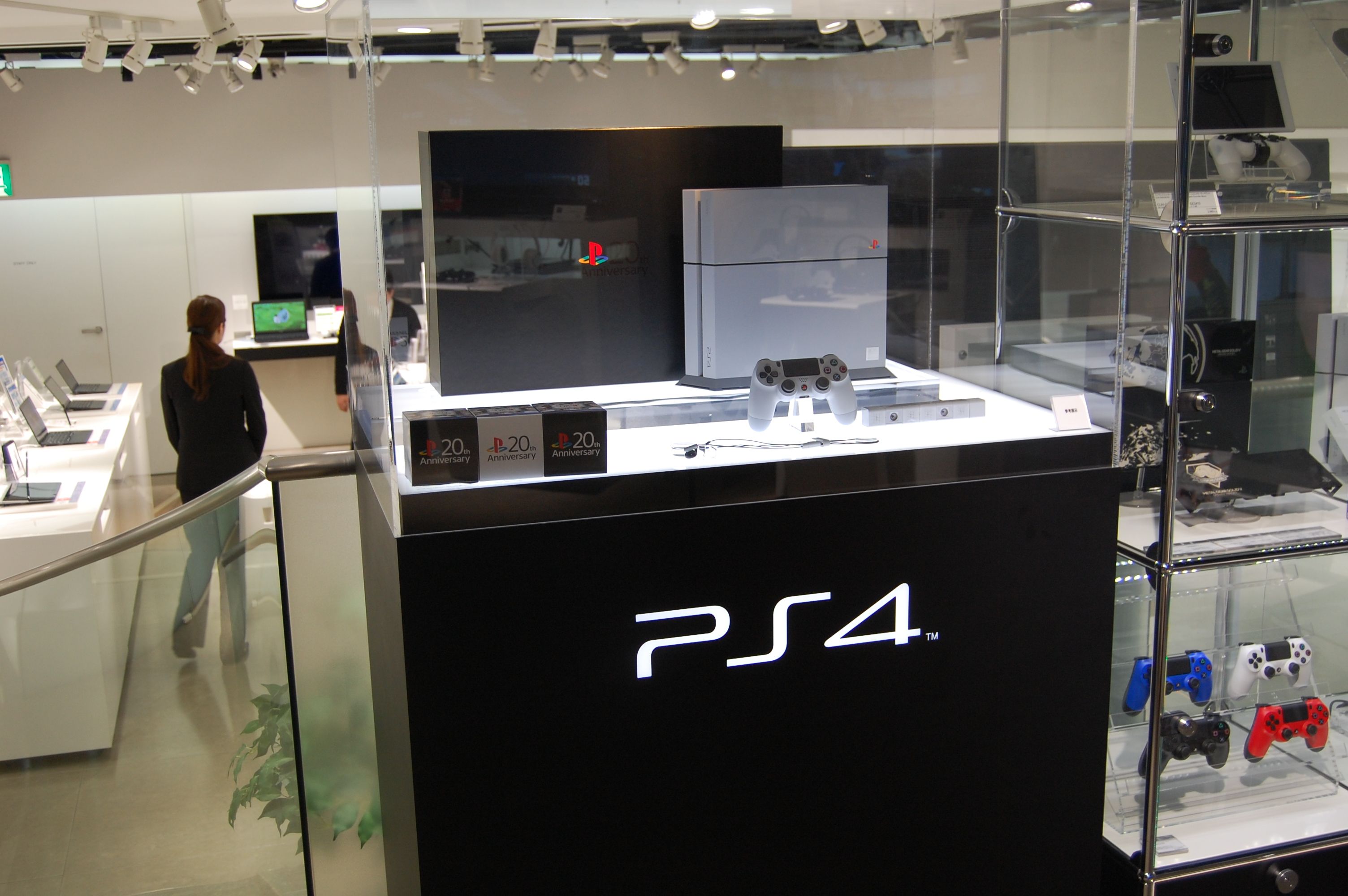 Check Out the Legendary #00001 PS4 20th Anniversary and Much More in ...
