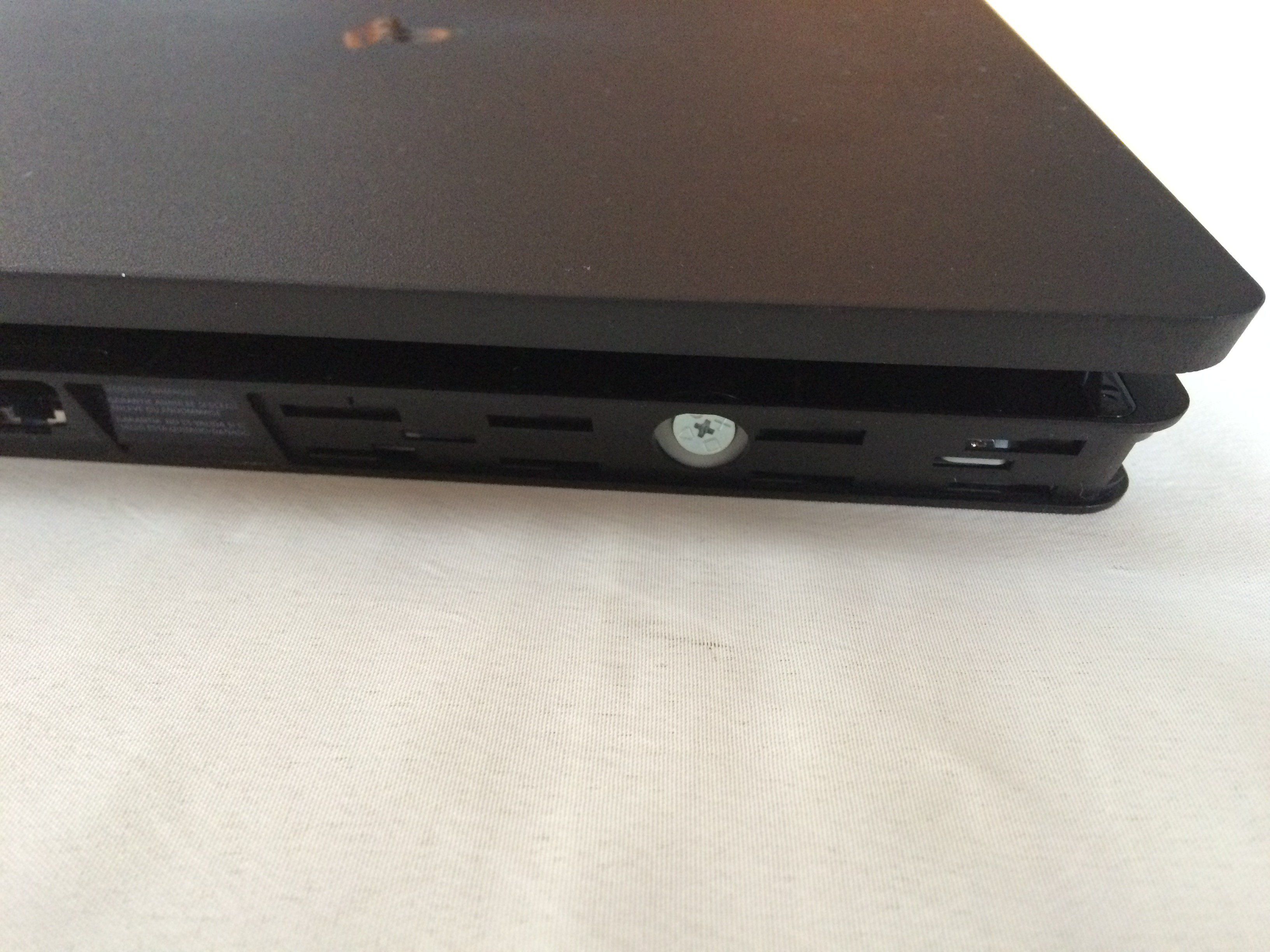 New Pictures of PS4 Slim and New DualShock 4 Show Light Strip Intensity ...
