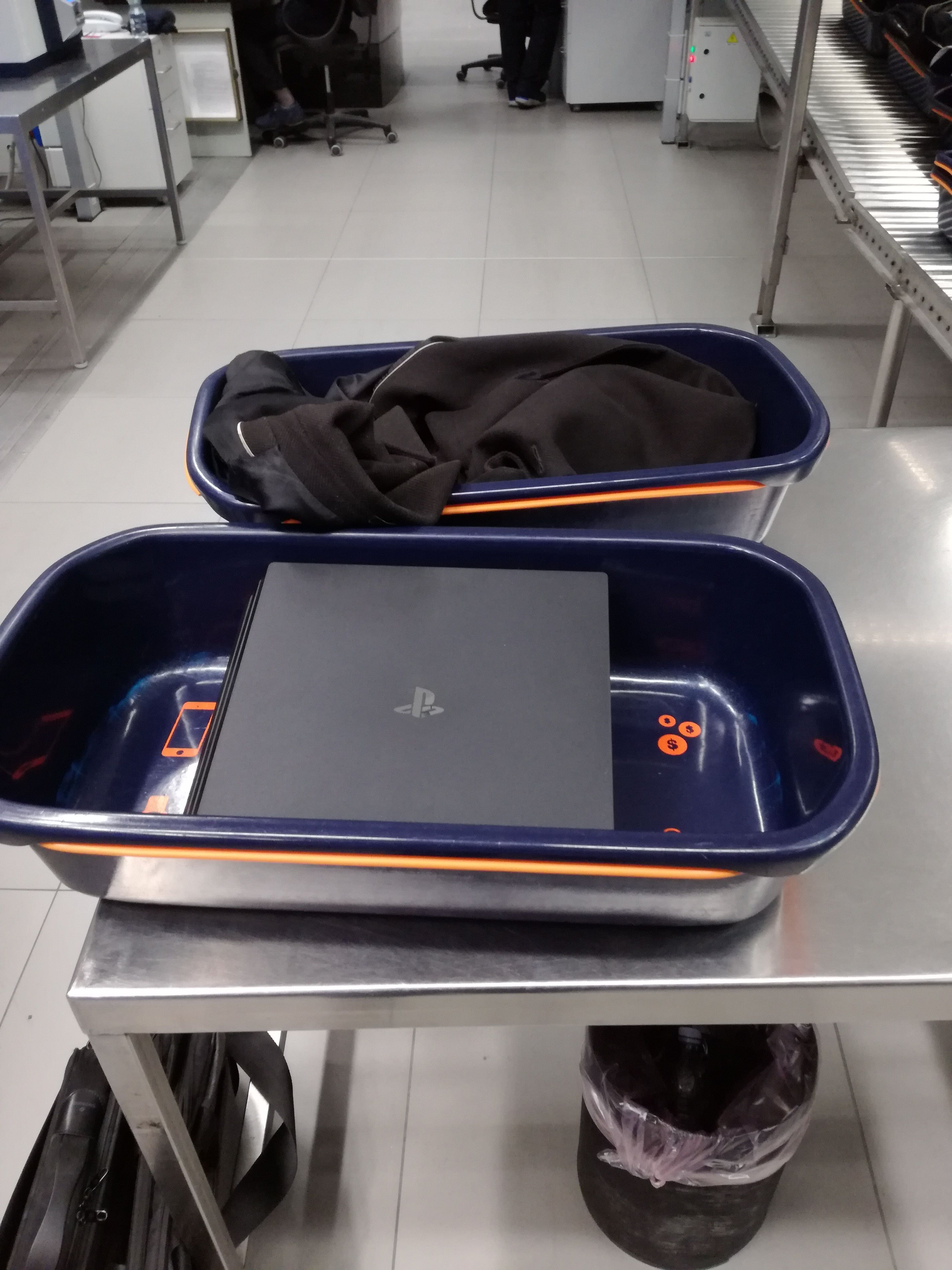 PS4 Pro: How Portable Is it? We Tested it By Taking it on a 12-Hour ...