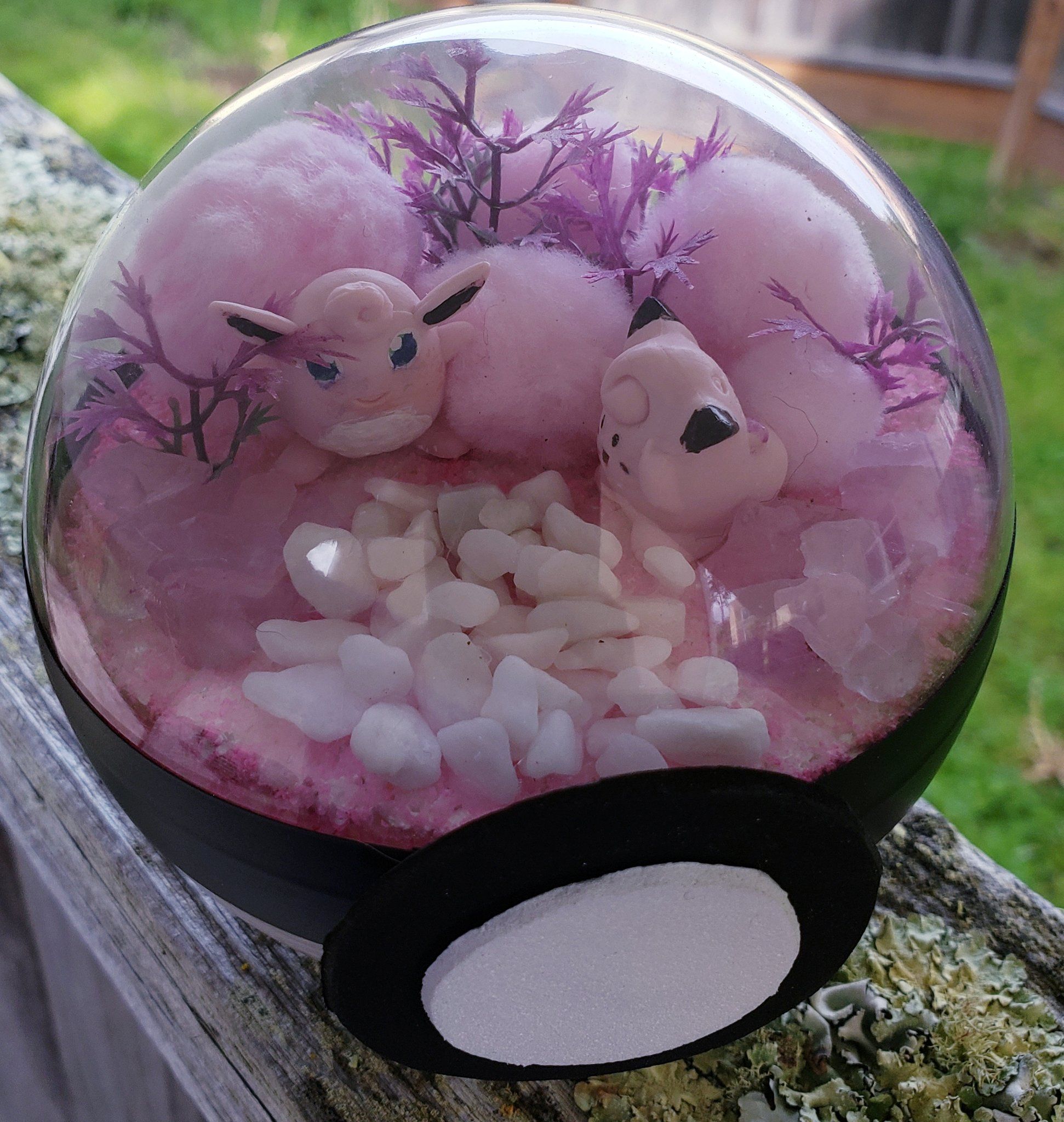 Pokemon Hand-Crafted Terrarium Shows What It's Like Inside a Pokeball