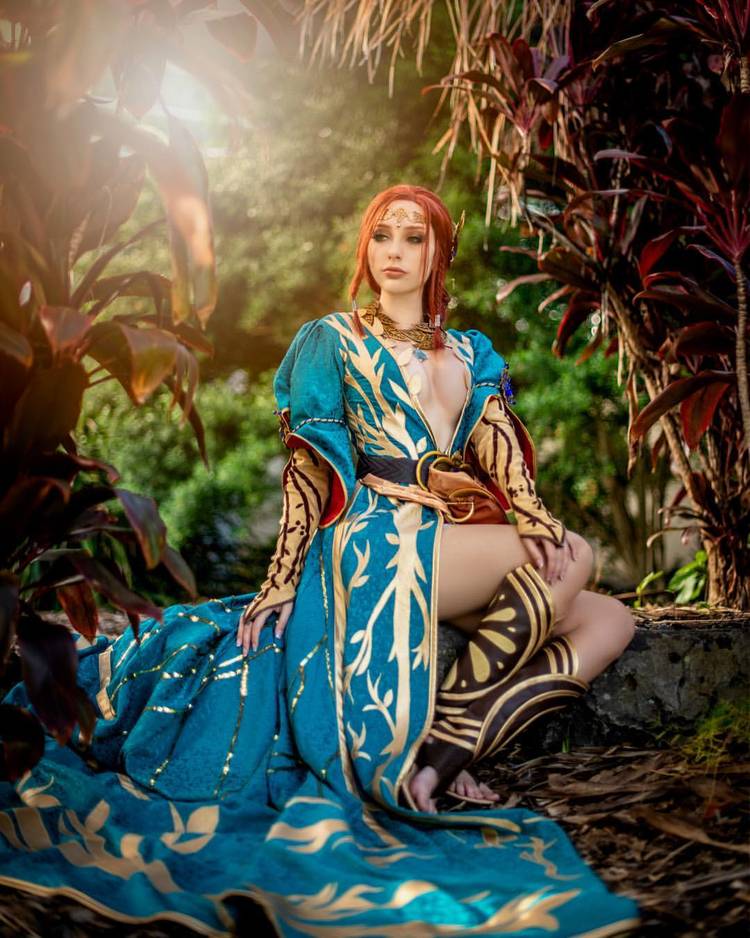 The Witcher 3 Cosplay Captures the Magic of Triss Merigold
