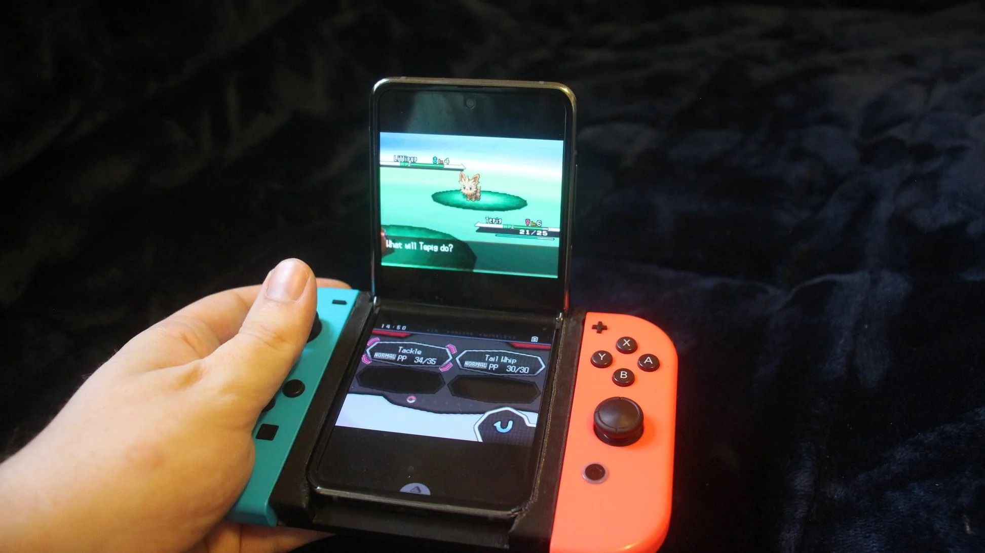 Someone Created a Nintendo DS Using JoyCons and a Galaxy Z Flip