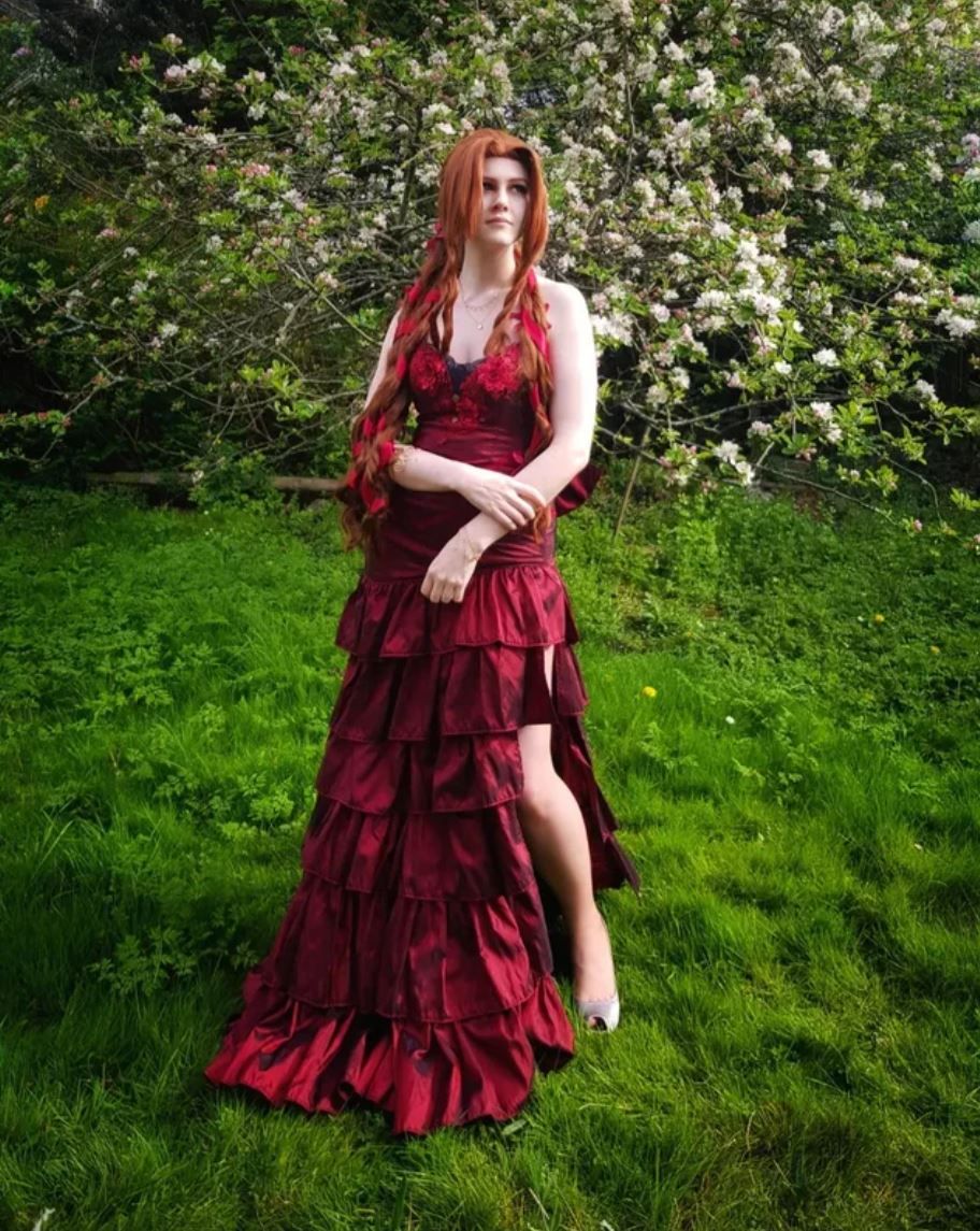 Cosplayer Shows the Fancy Side of FF7 With Aerith’s Wall Market Dress