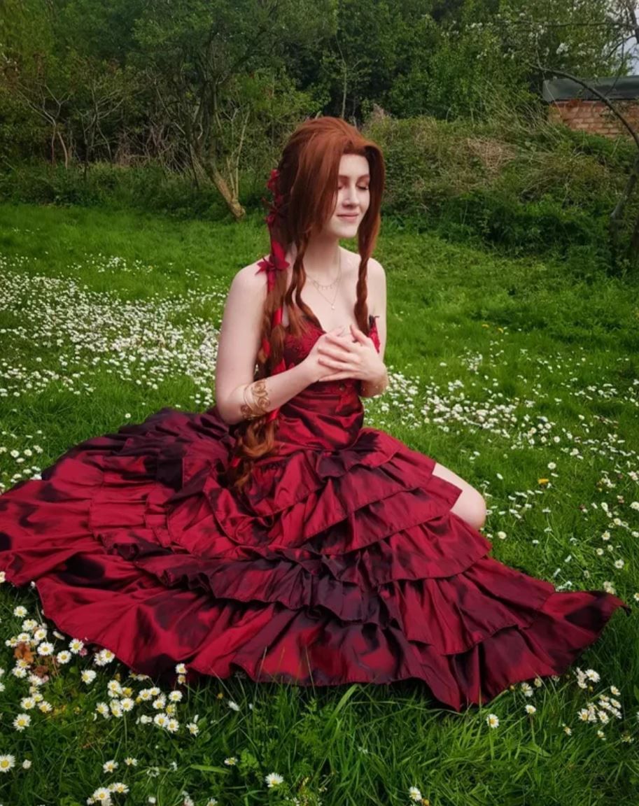 Cosplayer Shows the Fancy Side of FF7 With Aerith’s Wall Market Dress