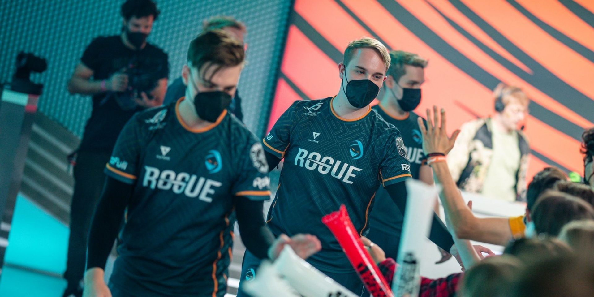 LEC Week 4 Roundup: Rogue Remains Dominant During Week Of Upsets